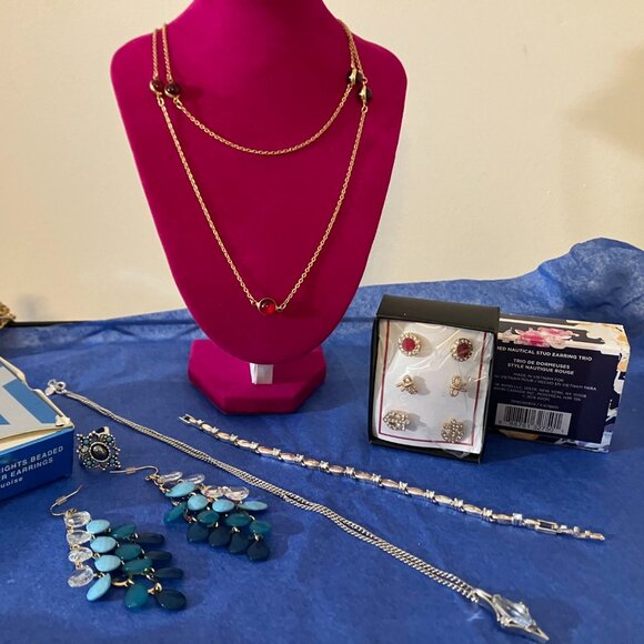 Avon | Jewelry | 6 Piece Vintage Avon Set Wnecklace Ring Bracelet ...